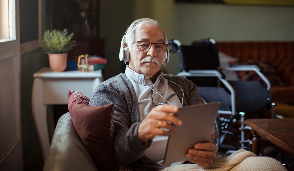 Discoveries in Medicine - Audio Notes Improve Self-Care in Older Adults